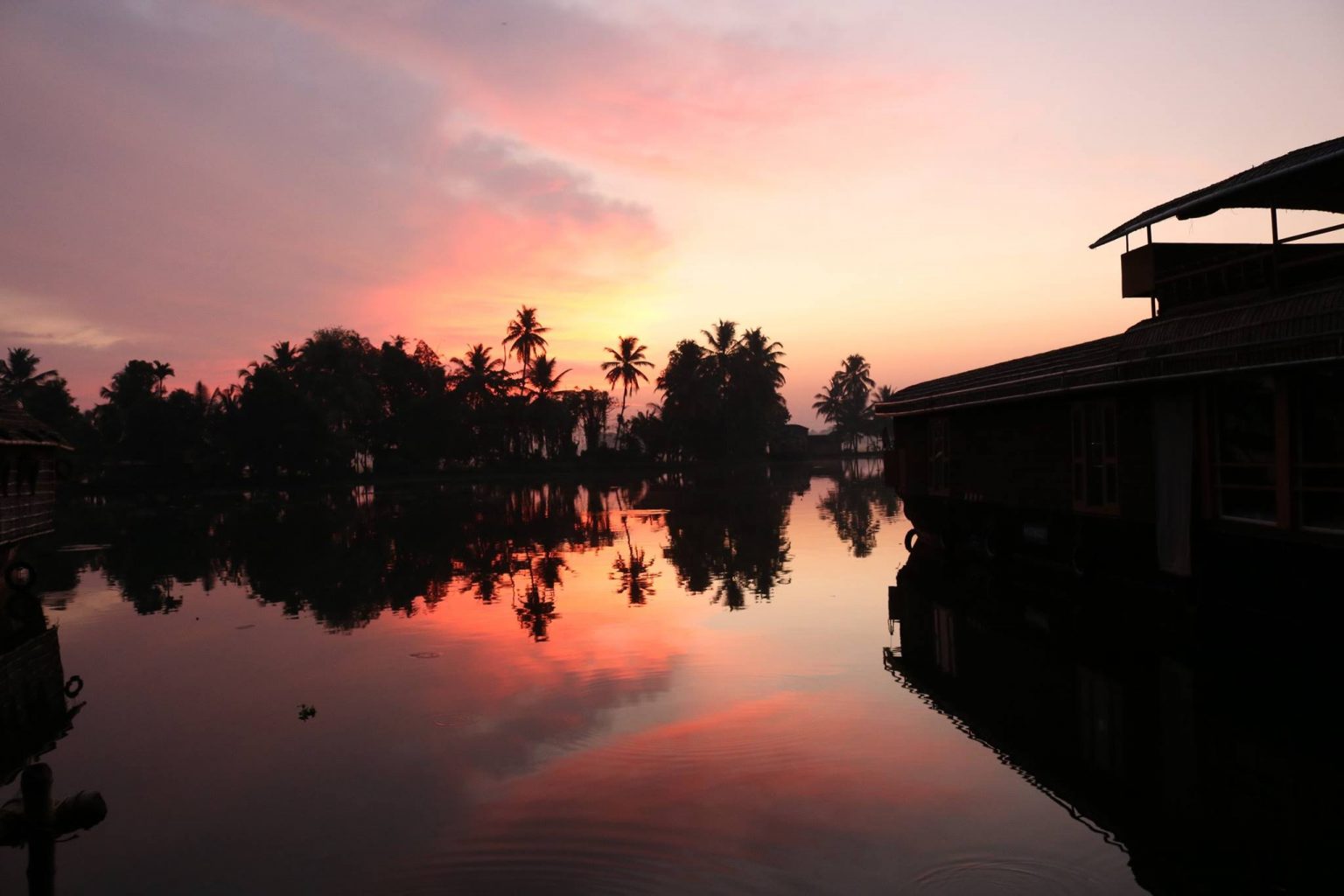 kerala-alleppey-houseboat-sunrise-muchhala-s-world